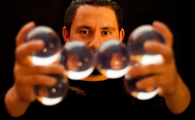 Jongleur : spectacle de jonglerie et de jonglage pour l'évènementiel