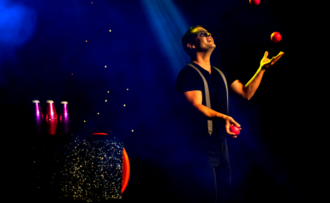 Show de jonglerie - 6 à 20 minutes - Jongleur par Flavien jongleur ...