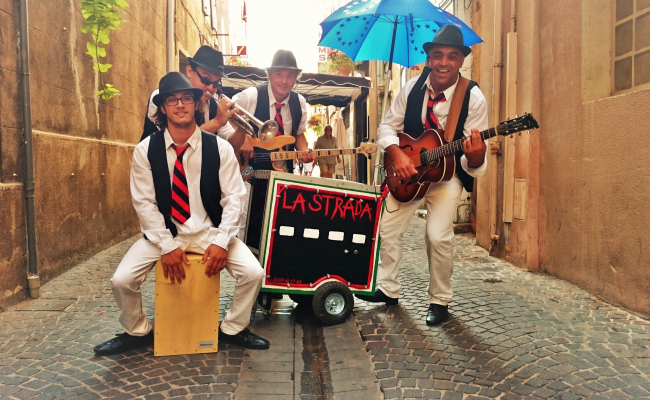 La Strada chansons italiennes dans la rue - Fanfare et Batucada par ...