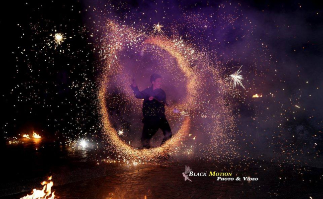 Shay - Fire & Led Show - Manipulation et cracheur de Feu par Shay