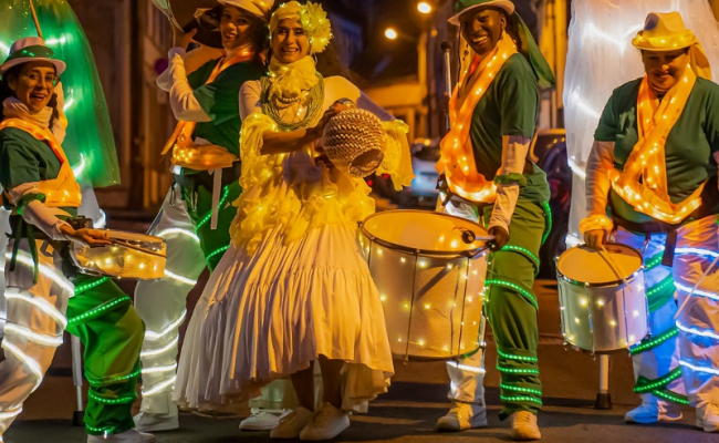 Batucada Lumineuse - Fanfare et Batucada par Compagnie Wim Percussion