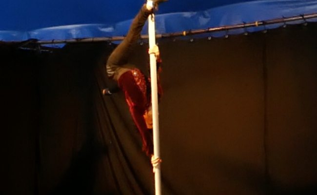 Mini mât chinois auto porté - Cirque par Camille Roquencourt