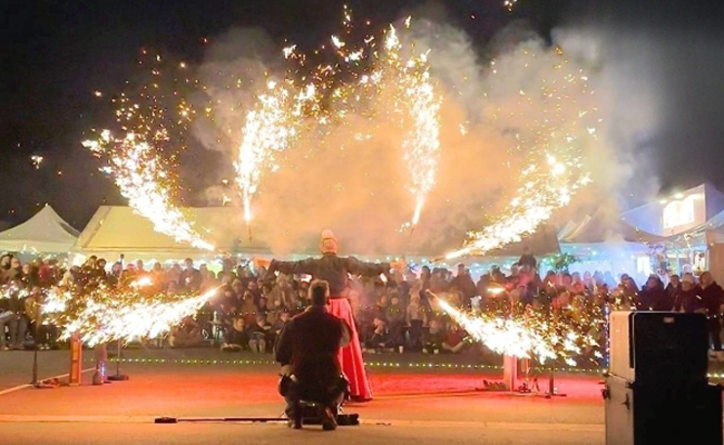 Spectacle de feu et artifices - Spectacle Pyrotechnique par Vicky et James