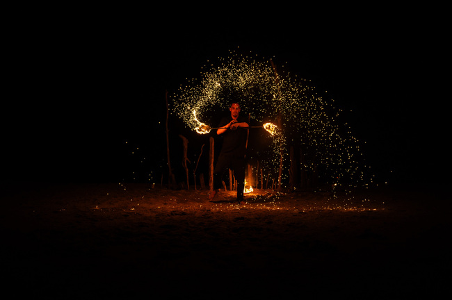 Spectacle de feu - Manipulation et cracheur de Feu par Cie Epikoi